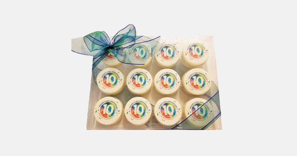 Logo Oreo (R) Cookies - Gift Box Of 12 with your logo | MiniThrowBalls.com