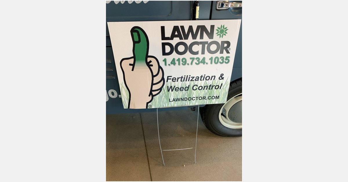 Yard Signs - 2 Side Imprint - 4mm Coro with your logo | MiniThrowBalls.com